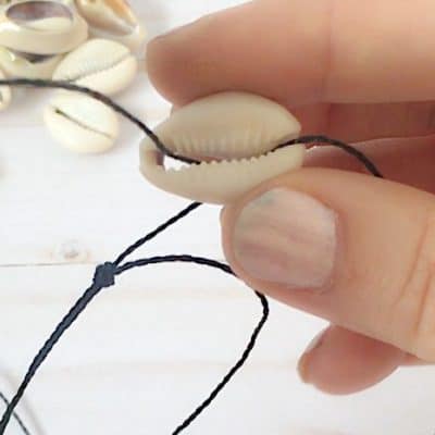 VSCO Girl Shell Necklace Easy DIY Tutorial - Crafting on the Fly